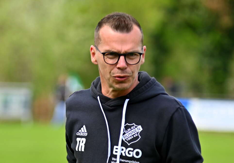 Frauenfußball im Kreis Cloppenburg: Warum Sascha Anneken seinem Team ...