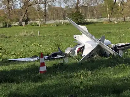Absturz von Kleinflugzeug in Hatten: Pilot kommt ums Leben