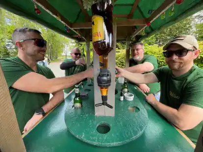 Vatertag im Jeverland: Mit Bier und Beats und Bollerwagen unterwegs