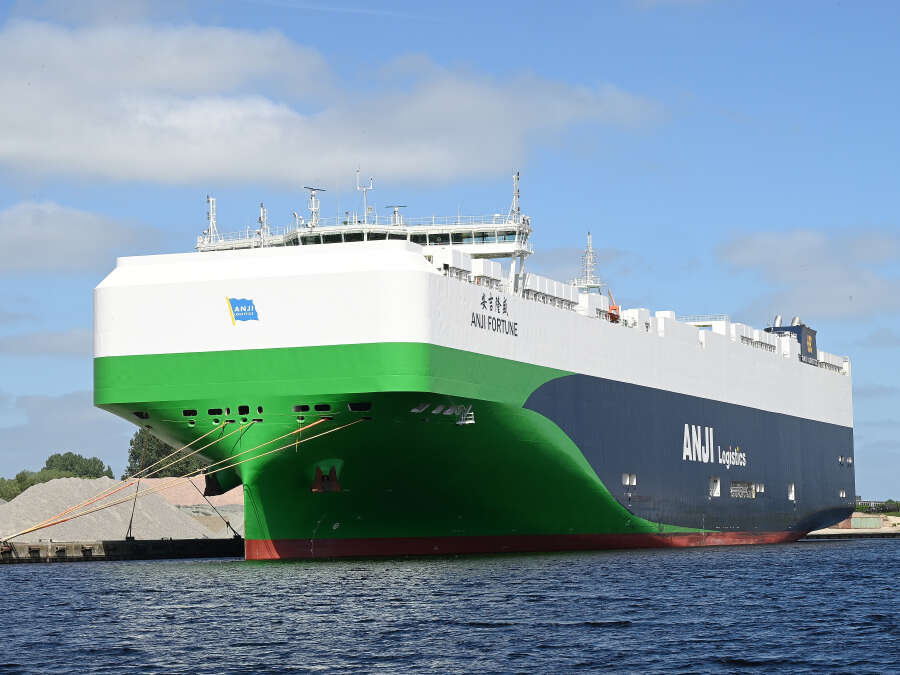 Autotransporter aus China: LNG-Schiff „Anji Fortune“ legt in ...