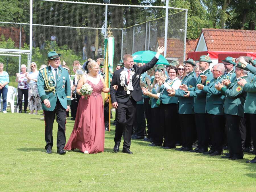 Schützenfest in Thüle: Neuer König und Gedenken an Wirt Bernd Sieger