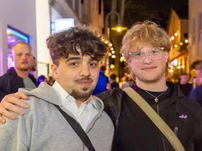 „Bier Bachelor“ in Oldenburg: Die besten Bilder von der Kneipentour mit ...