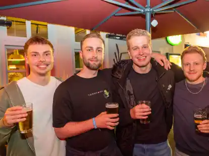 „Bier Bachelor“ in Oldenburg: Die besten Bilder von der Kneipentour mit ...