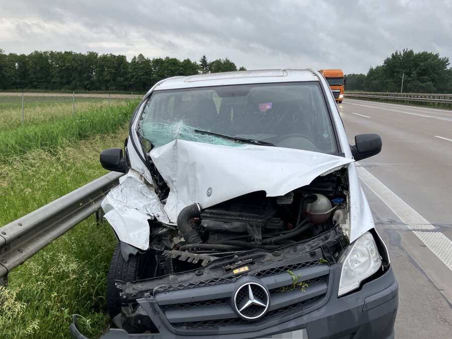 Unfall auf A1 in Cappeln: Kleintransporter fährt auf Sattelzug auf