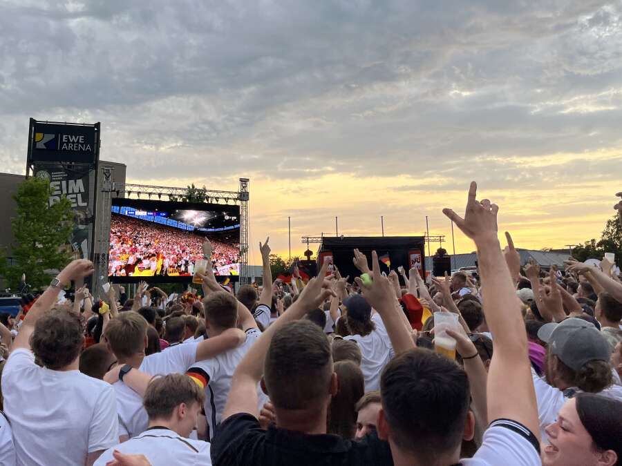 Fußball-WM in Oldenburg: ZB Event veranstaltet Übertragung der ...