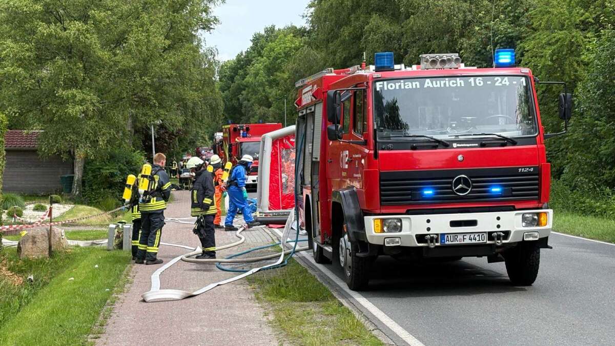 Großeinsatz der Feuerwehr in Hage: Unbekannte Flüssigkeit verletzt ...