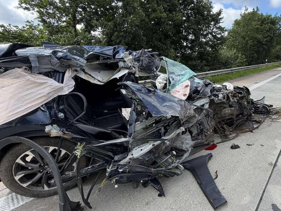 A1 bei Wildeshausen: Mann stirbt bei Unfall – Beifahrer schwer verletzt