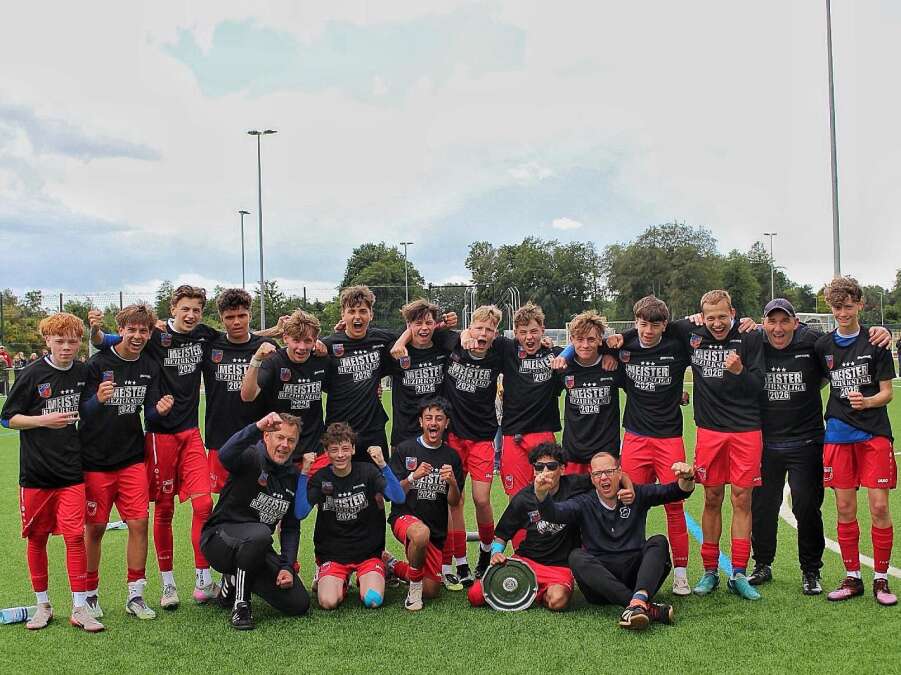 Fußball in Friesland: JSG Friesische Wehde bejubelt dank C-Junioren ...