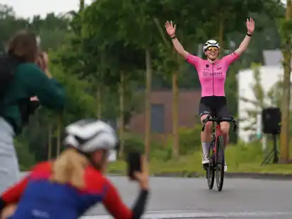 Radsport in Oldenburg: Malin Sitzmann dominiert ...