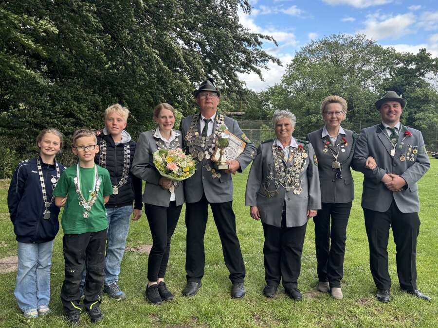 Schützenfest in Hengsterholz: Arno Stöver und Sina Schote führen ...