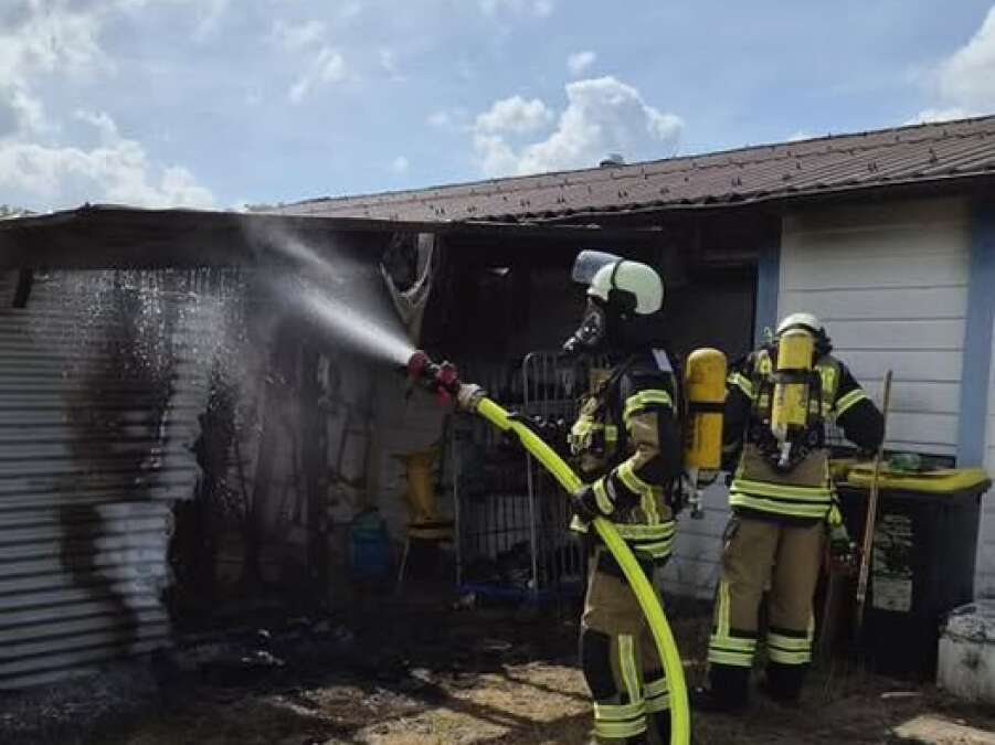 Brand auf Firmengelände Sande – 13.000 Euro Schaden
