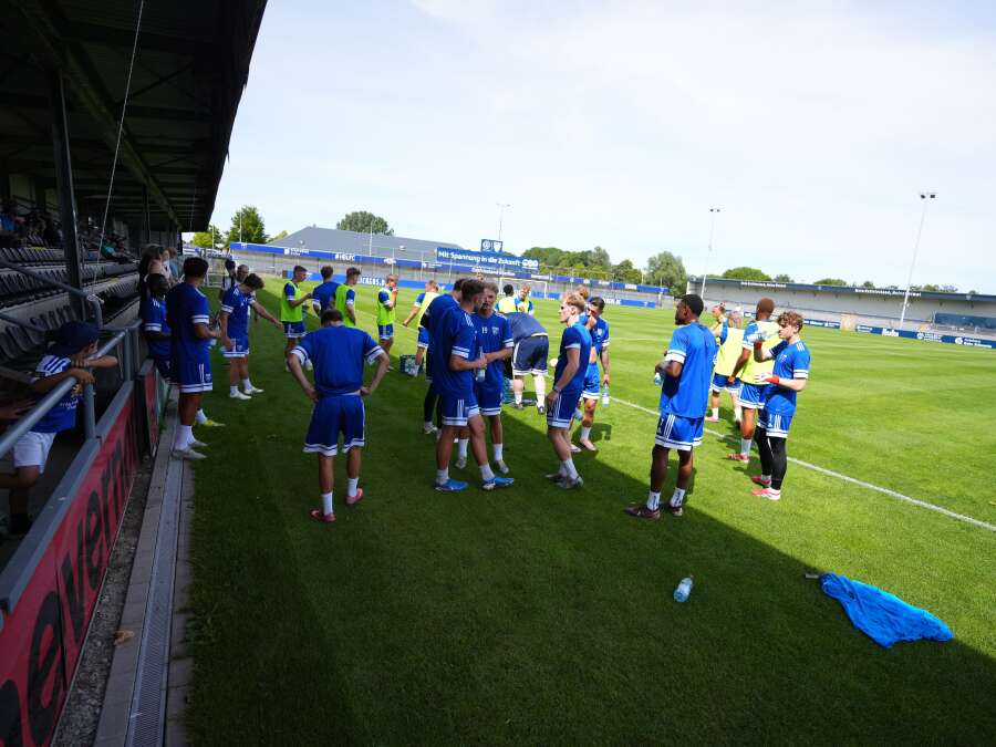 Neuer Trainer bei Kickers Emden: Lindemann startet Vorbereitung mit 22 ...
